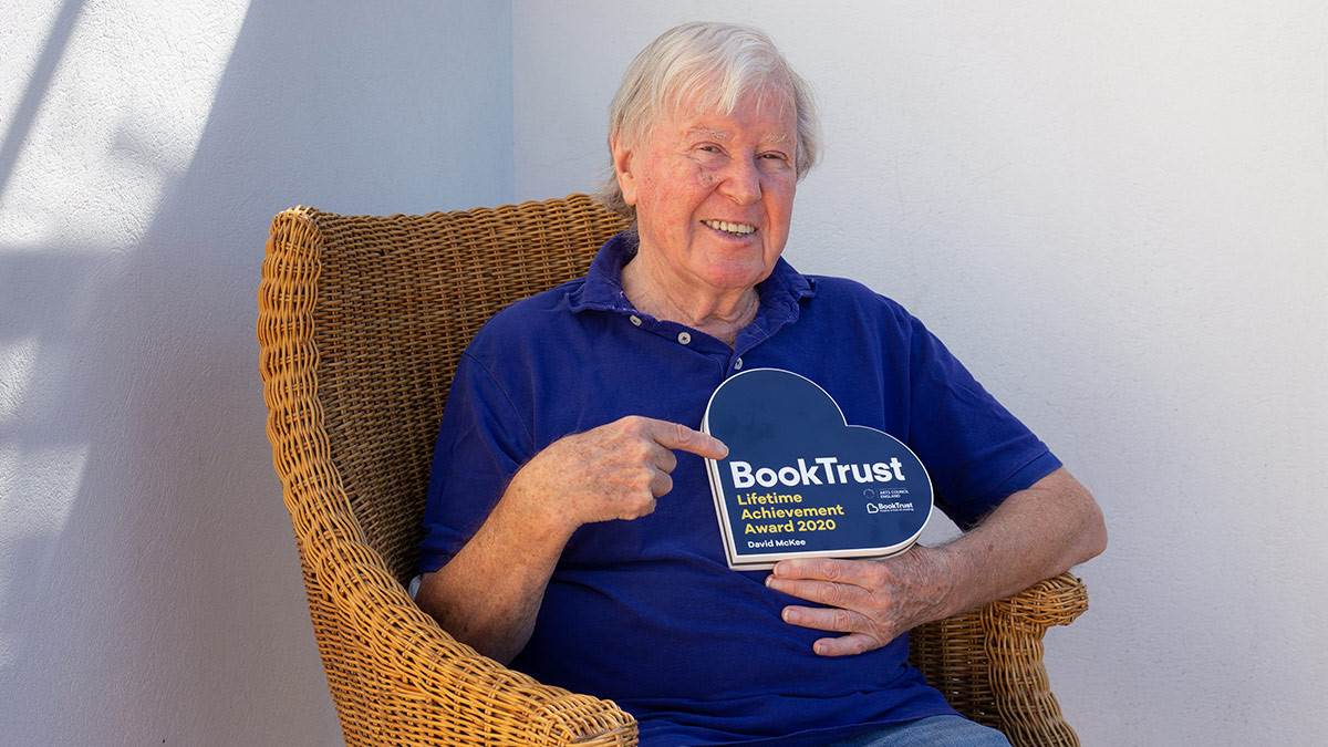 David McKee wins BookTrust’s Lifetime Achievement Award - Elmer